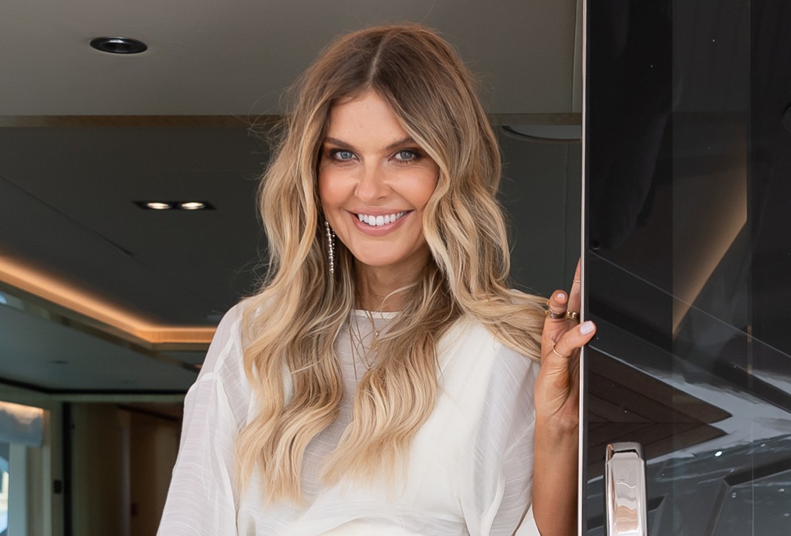 How To Nail Elle Ferguson’s Effortless Summer Beauty Look | BEAUTY/crew