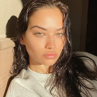 Miranda Kerr’s Beauty Trick For Glowing Skin | BEAUTY/crew