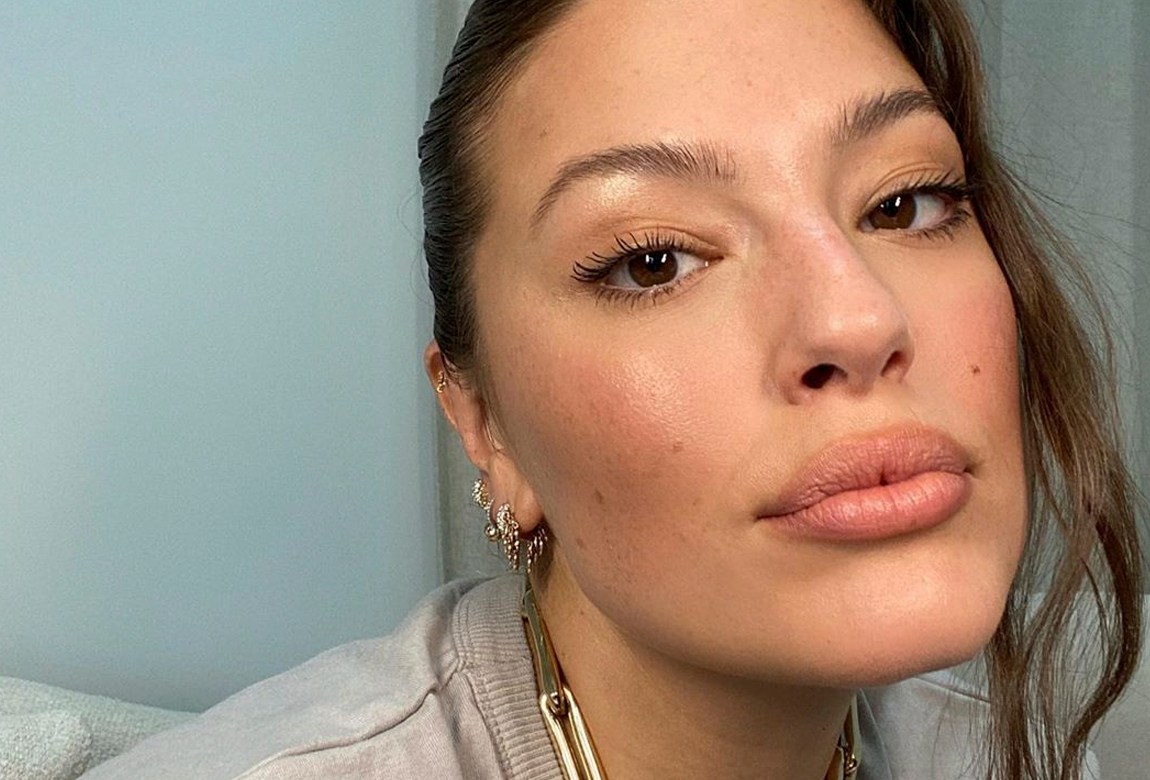 Ashley Graham Shares Selfie With Underarm Hair On Full Display | BEAUTY ...