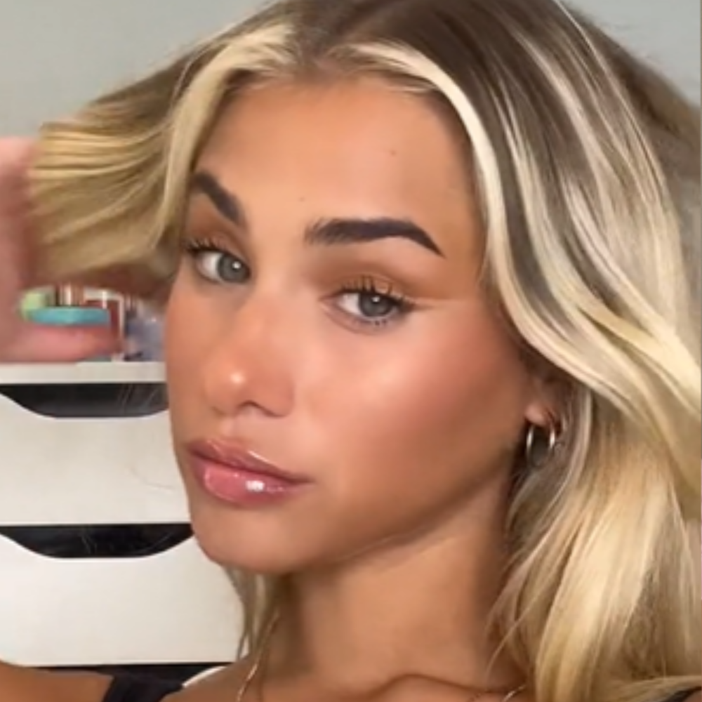 How To Pull Off Thin Eyebrows According To A Brow Expert | BEAUTY/crew