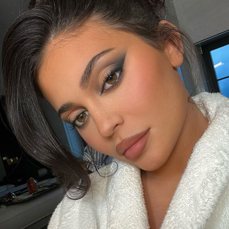 Georgia Nelson | BEAUTY/crew