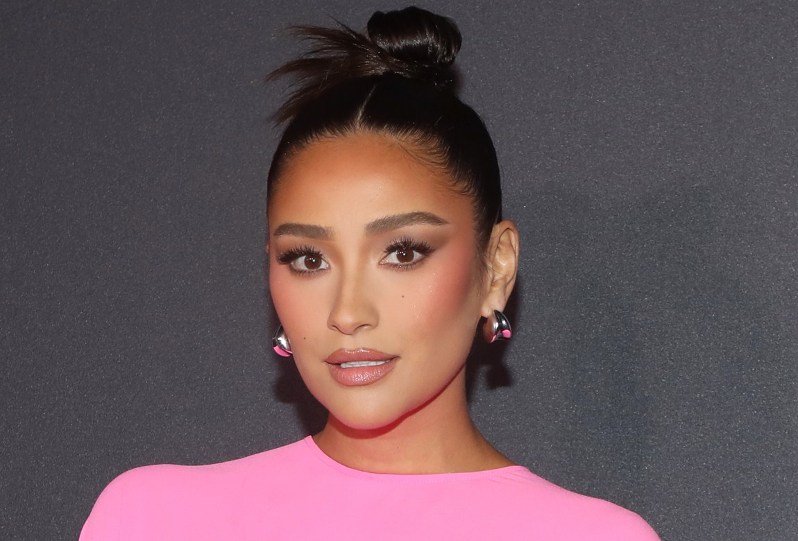 Shay Mitchell's Red Hair Steals The Show In Milan | BEAUTY/crew
