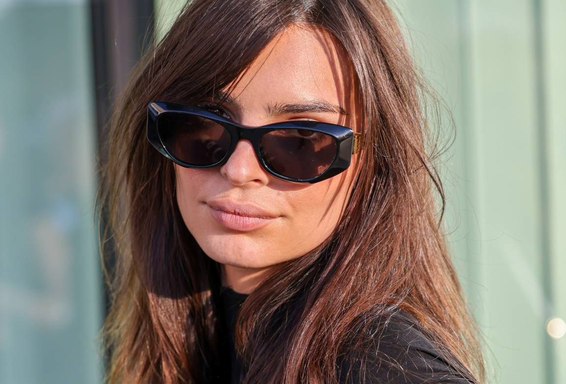 Emily Ratajkowski is Bringing Back The Side Fringe | BEAUTY/crew