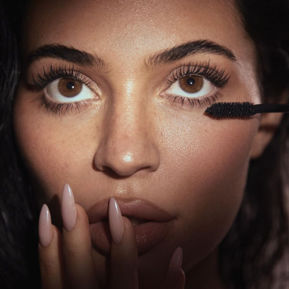 The Y2K Frosted Makeup Trend: Inspiration, Pics & Products | BEAUTY/crew