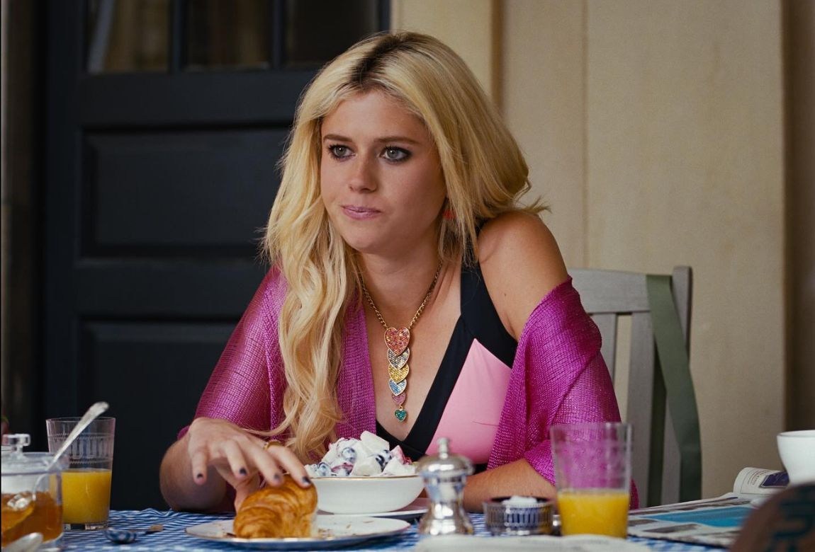 How To Recreate Venetia’s Soft-Grunge Saltburn Makeup | BEAUTY/crew