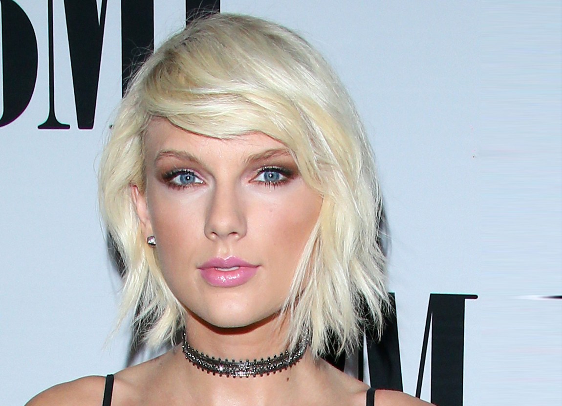 Taylor Swift Without Eyebrows And Teeth